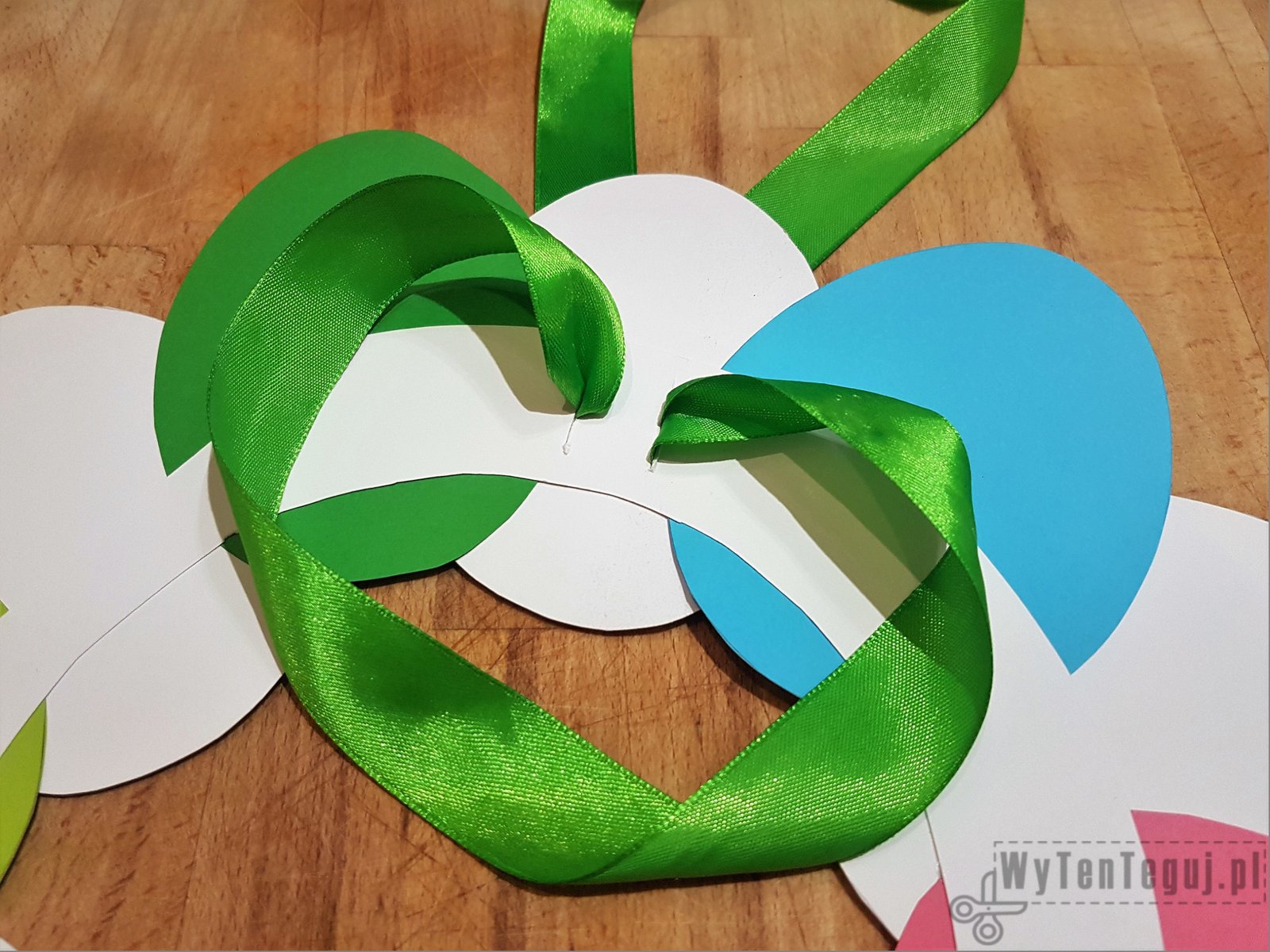 Easter paper wreath - WyTenTeguj - Easter DIY with kids