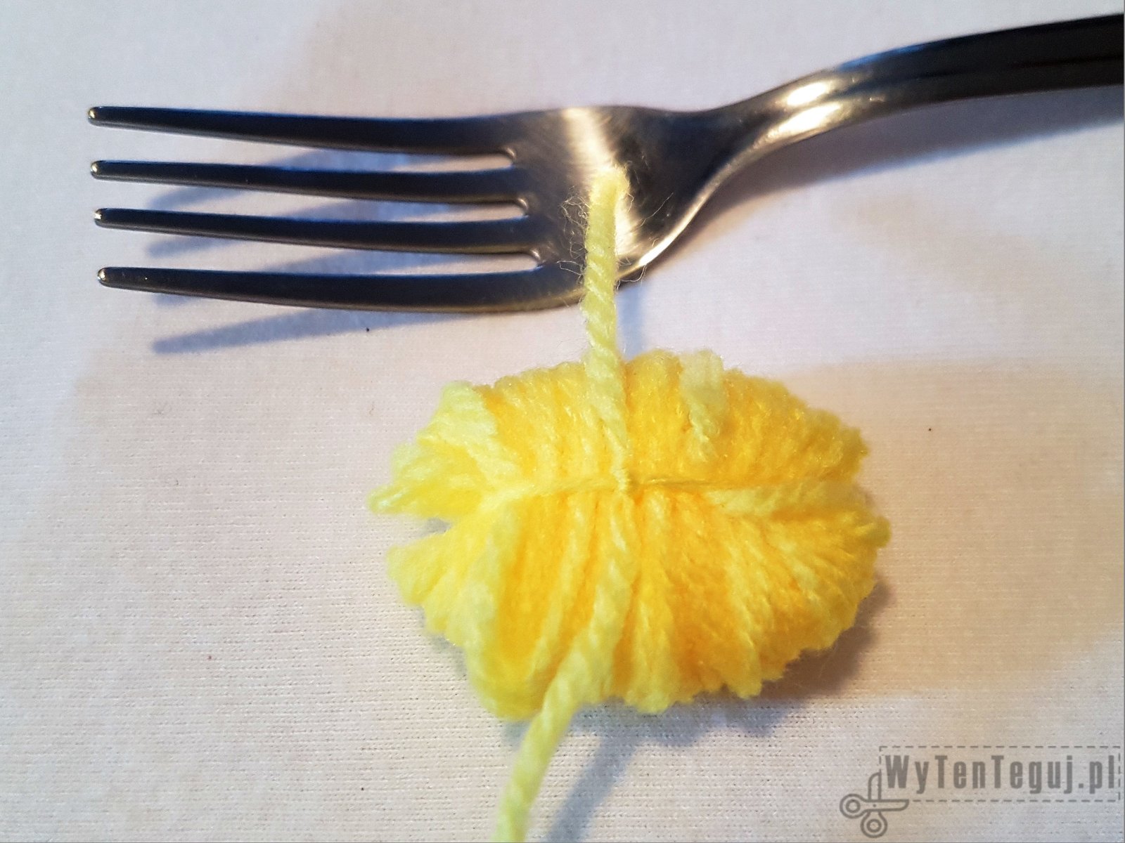 Pom pom chicks - WyTenTeguj - Easter DIY with children