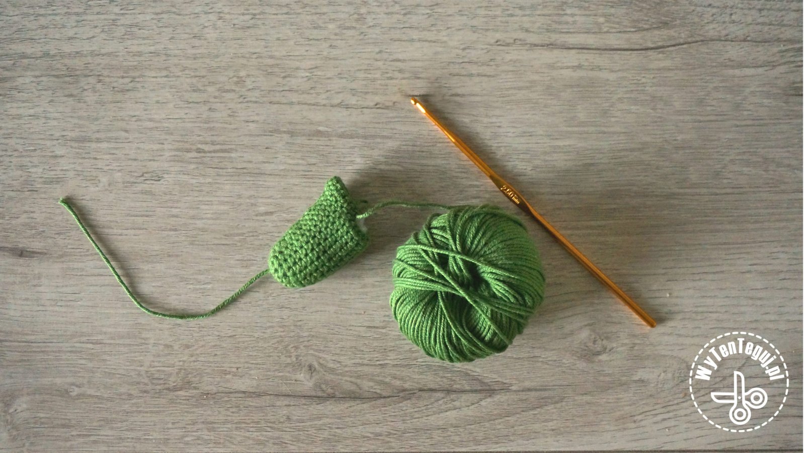 Cucumber - free crochet vegetable pattern - WyTenTeguj