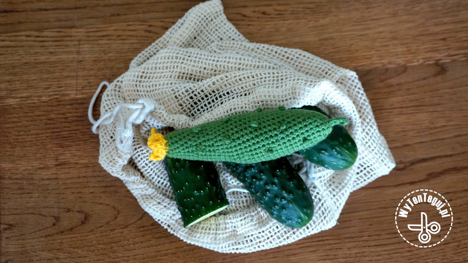 Cucumber - free crochet vegetable pattern - WyTenTeguj
