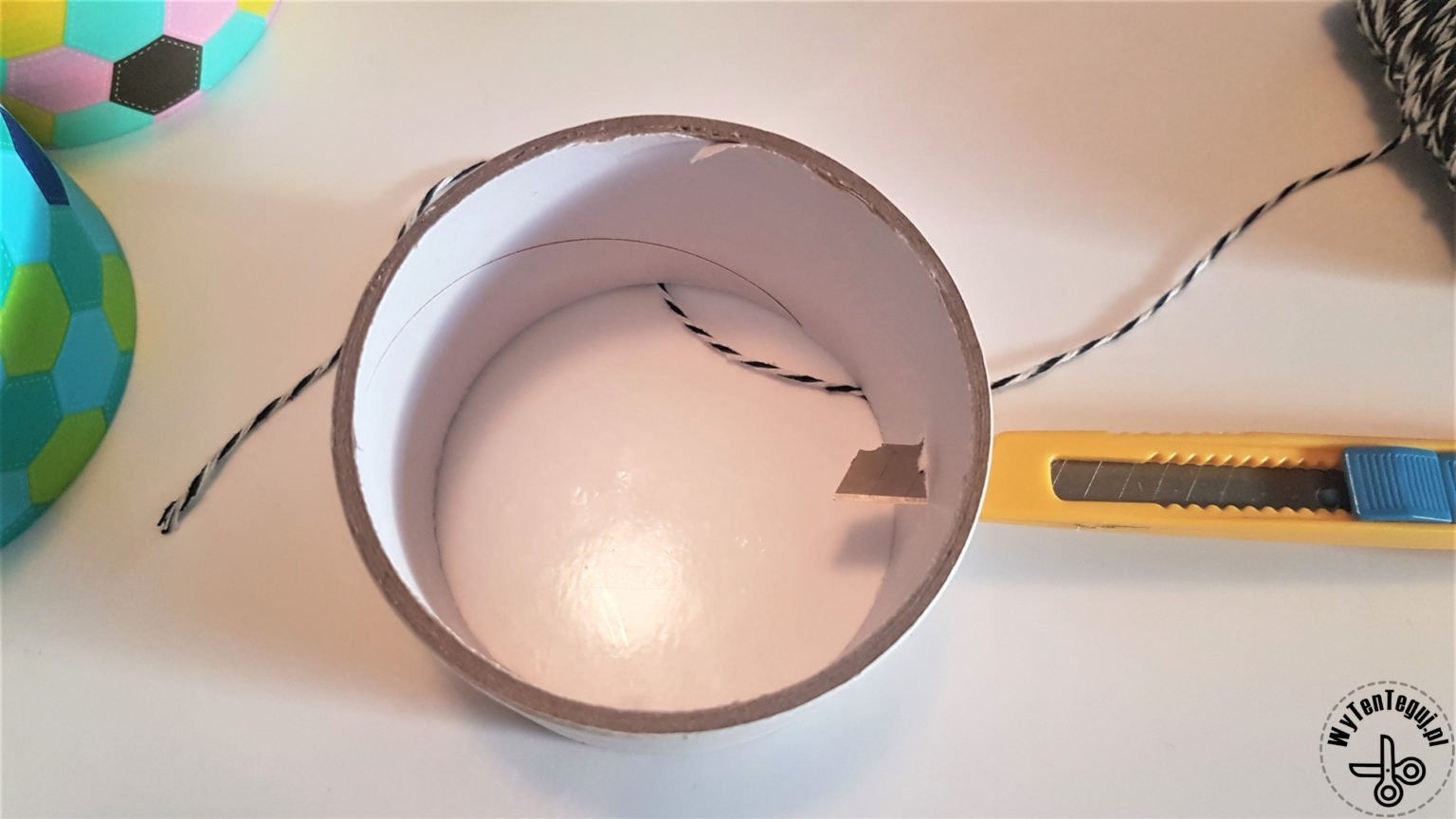 Rattle drum DIY out of tape roll and chopstick - WyTenTeguj