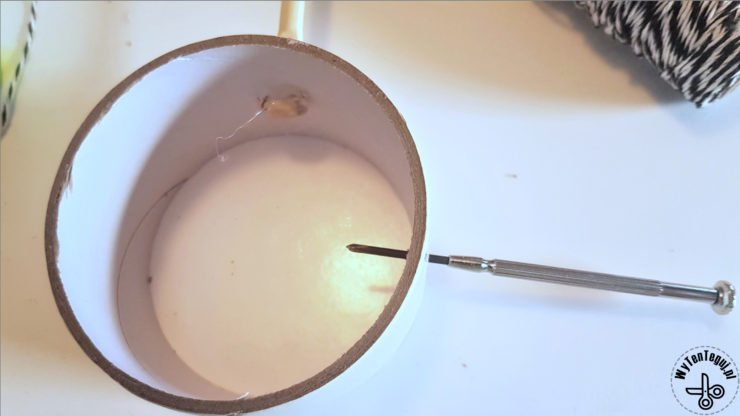 Rattle drum DIY out of tape roll and chopstick - WyTenTeguj