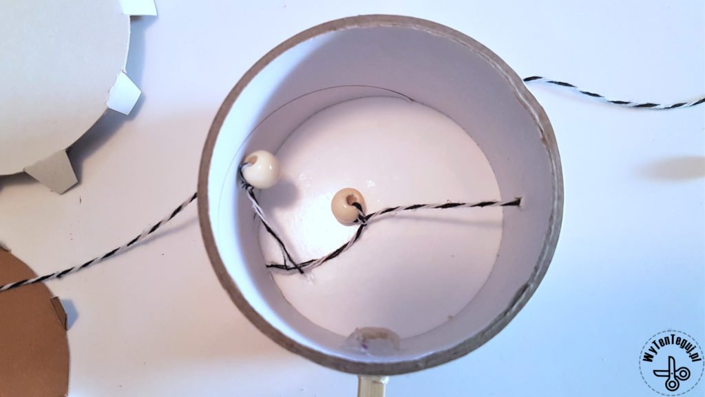 Rattle drum DIY out of tape roll and chopstick - WyTenTeguj