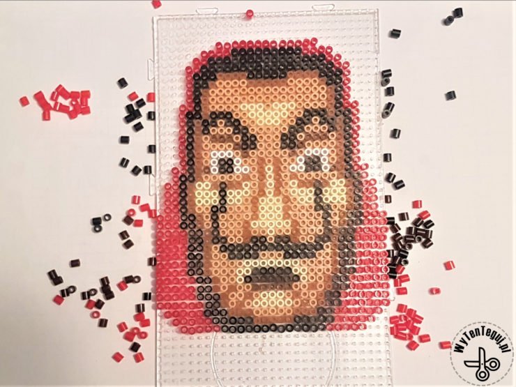 Dali mask out of perler beads for "La casa de papel" fans