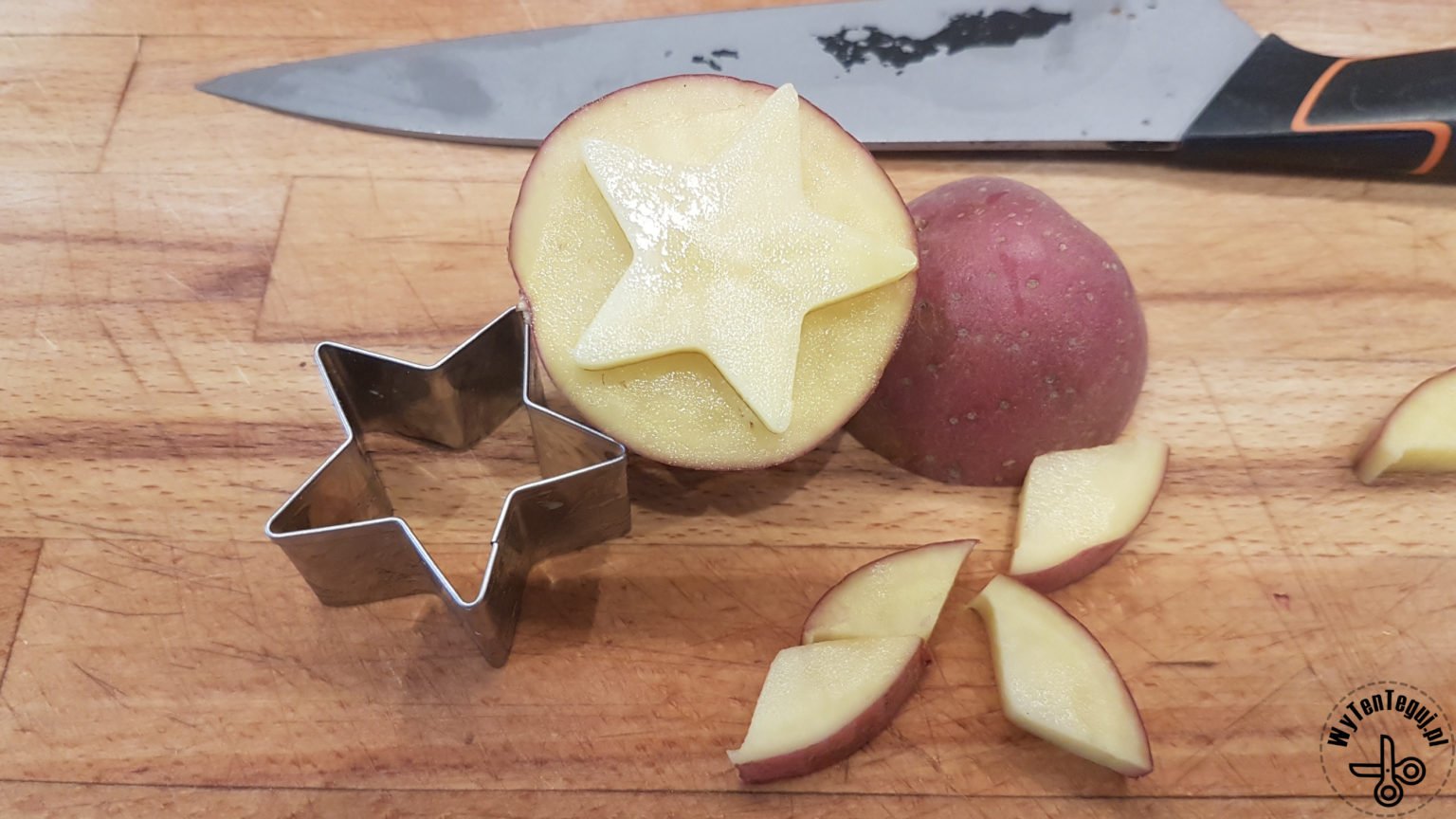How to make potato stamps and Christmas wrapping paper