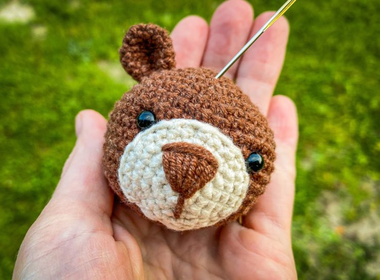 Teddy bear rattle - free crochet pattern - WyTenTeguj