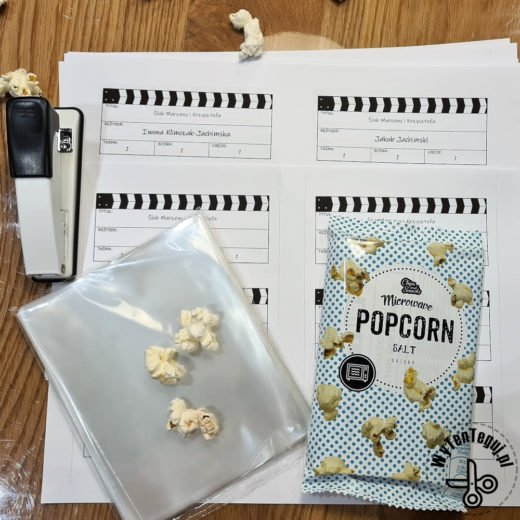 Movie theme wedding place cards with popcorn - free template