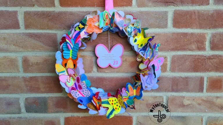Paper butterflies wreath for a teacher - WyTenTeguj